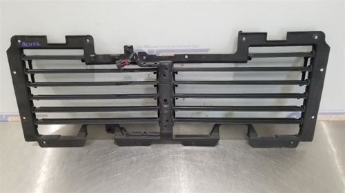 Sell 20 CADILLAC ESCALADE AIR SHUTTER 6.2L L86 in Richland, Mississippi ...