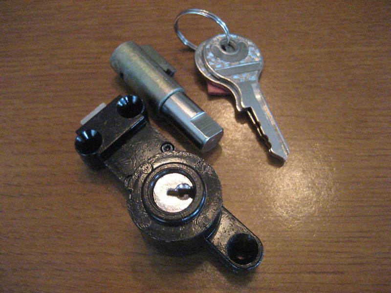 Sell BMW /2 FORK AND GAS TANK COMPARTMENT LOCK SET W/MATCHING KEYS NEW ...