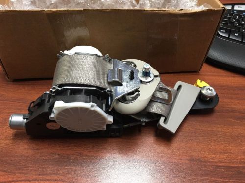 Find GM OEM Front Seat Belts-Belt & Retractor Right 19181038 in Katy ...