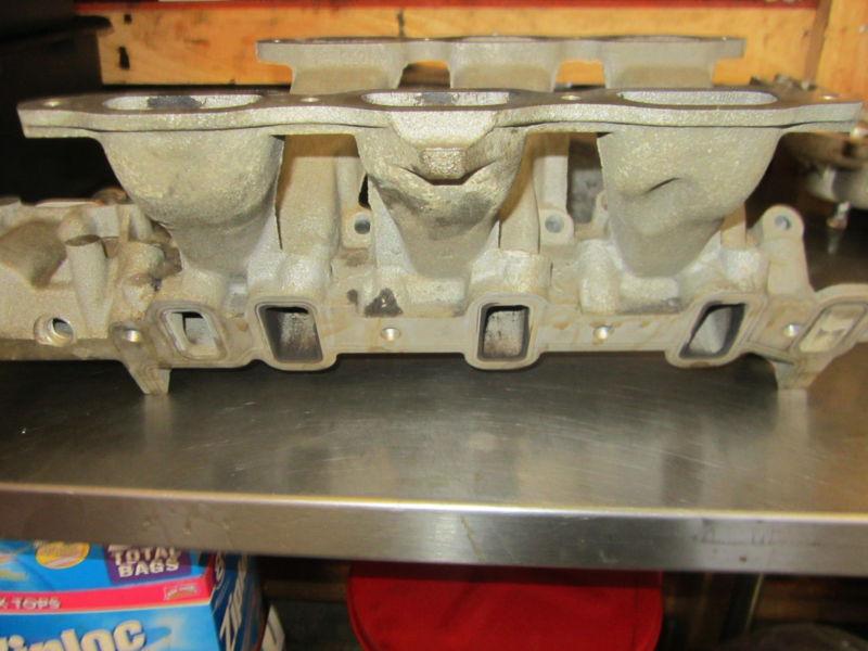 Sell VN032 LOWER INTAKE MANIFOLD PLENUM 2006 CHRYSLER TOWN & COUNTRY 3. ...