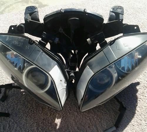 Purchase 04 05 06 Yamaha r1 headlight assembly with tach and speedo. in ...