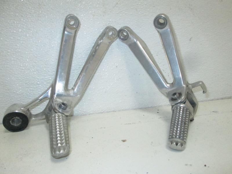 Sell YAMAHA 1999 R1 YZF-R1 YZF PASSENGER REAR PEGS WITH BRACKETS in Las ...
