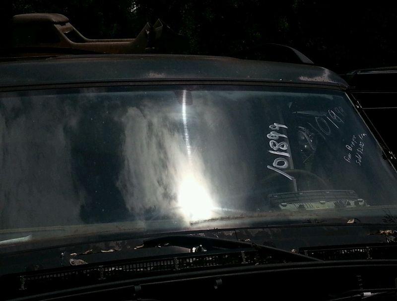 Buy LAND ROVER DISCOVERY WINDSHIELD GLASS 99/04 in Deltona, Florida, US ...