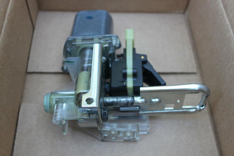 Find Used ACDelco Trunk Screwdown Closer Storage Actuator 16633850 ...