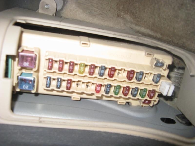 Purchase 00 01 MAZDA MPV FUSE BOX INTERIOR UNDER DASH in San Antonio ...