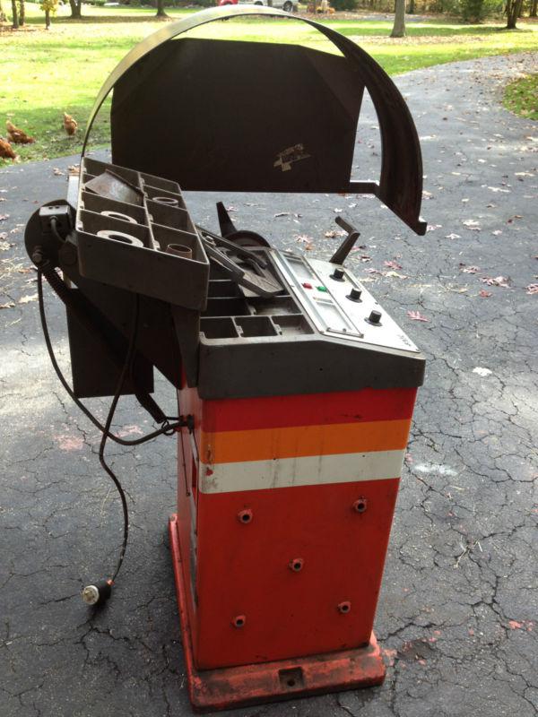 Sell FMC Computer Wheel Balancer in Transfer, Pennsylvania, US, for US ...