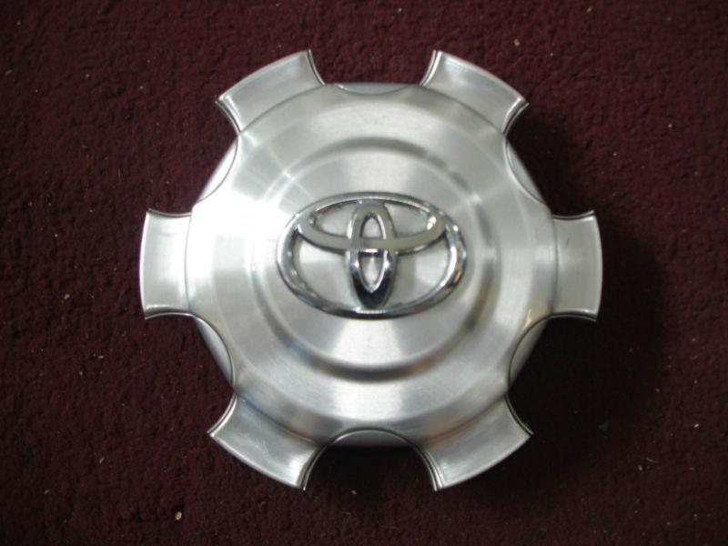 Sell TOYOTA FJ CRUISER FACTORY ORIGINAL OEM CENTER CAP HUBCAP 2938 in ...