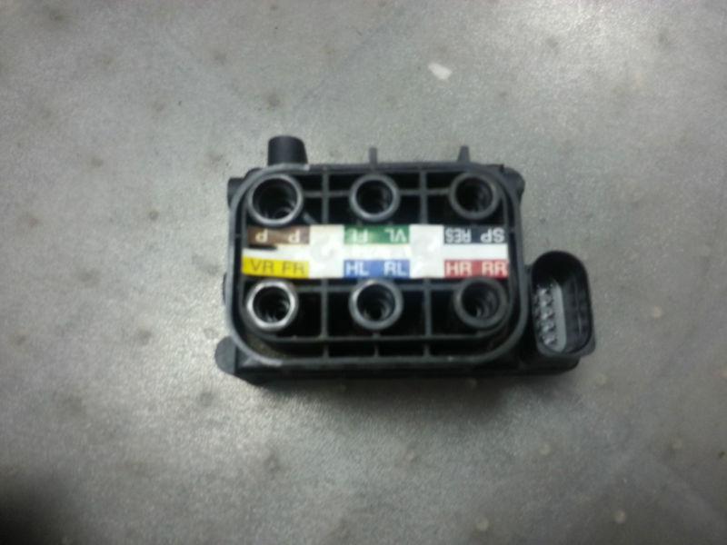 Find Mercedes Benz R ML Class W251 Air Suspension Valve Assembly #A ...