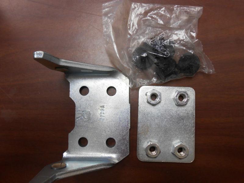 Sell GM Hinge Kit 15993232 in Texico, New Mexico, US, for US $45.00