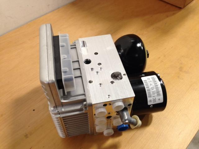 Buy MERCEDES SBC HYDRAULIC UNIT 230 SL 0084313912 in IL, US, for US $950.00