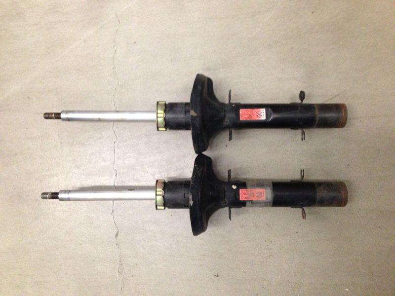 Buy set of front struts from a VW GLX VR6 MK4 / MK-IV sedan 2002 in ...