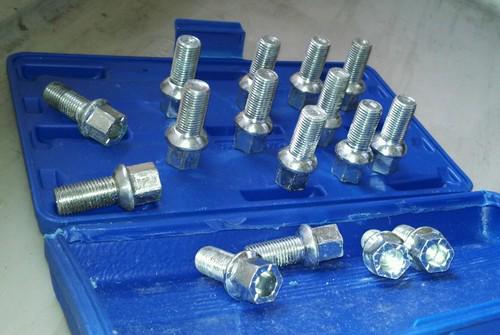 Sell Volkswagen And Audi Wheel Bolts (20 pcs) OEM WHT002438 in Miami ...