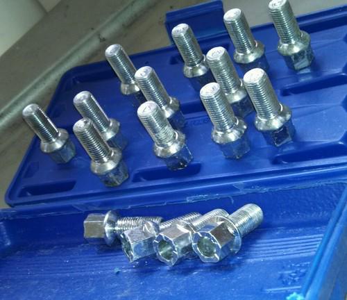Sell Volkswagen And Audi Wheel Bolts (20 pcs) OEM WHT002438 in Miami ...