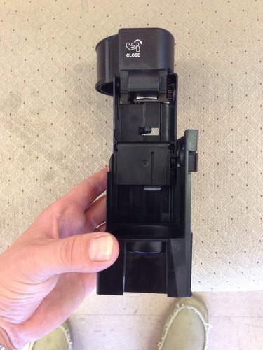 Purchase (2003-2009) Mercedes-Benz W211 FRONT CUP HOLDER E320 E500 E350 ...