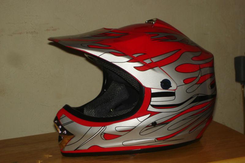 Buy YOUTH MEDIUM DIRT BIKE HELMET RED/ SILVER FLAMES NEW in Barstow ...