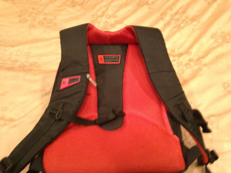 Sell LOGITECH KINETIK 15.4" BACKPACK NOTEBOOK LAPTOP - VERY COMFORTABLE ...