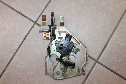 Find 2000 - 2006 Tahoe Yukon Suburban Rear Tailgate Hatch Glass Latch w ...