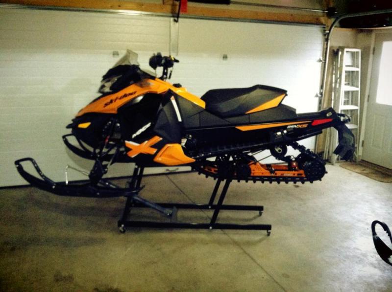 Find Snowmobile Lift 5000 lbs bull dog jack with 4 swivel casters in ...