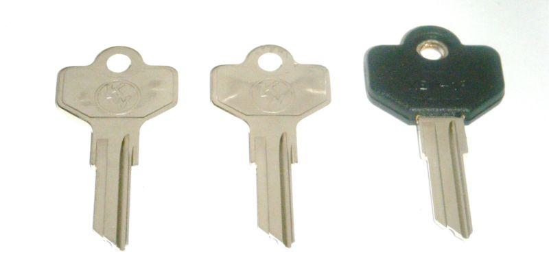 Find KENWORTH SEMI TRUCK 3 KEYS (( 2 OEM LOGO KEY BLANKS & 1 BLACK TOP ...
