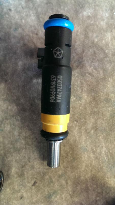 Sell Genuine Mopar OEM Fuel Injectors Chry/Dodge/Jeep 5.7/6.1L HEMI ...