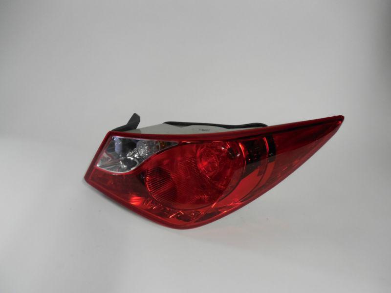 Sell 2010 2011 2012 2013 HYUNDAI SONATA OEM RIGHT TAIL LIGHT NICE! in ...