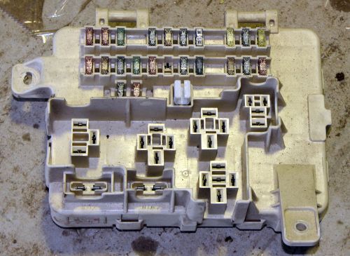 Sell 1998 FORD FALCON AU SEDAN IN CAR FUSE BOX WR2A-14A073-AA 6409-2459 ...